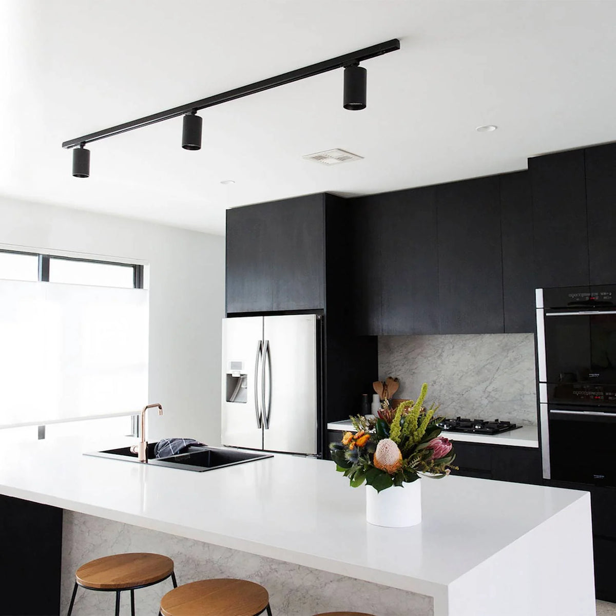RIEL MONOFASICO 1 METRO NEGRO – Electricastore